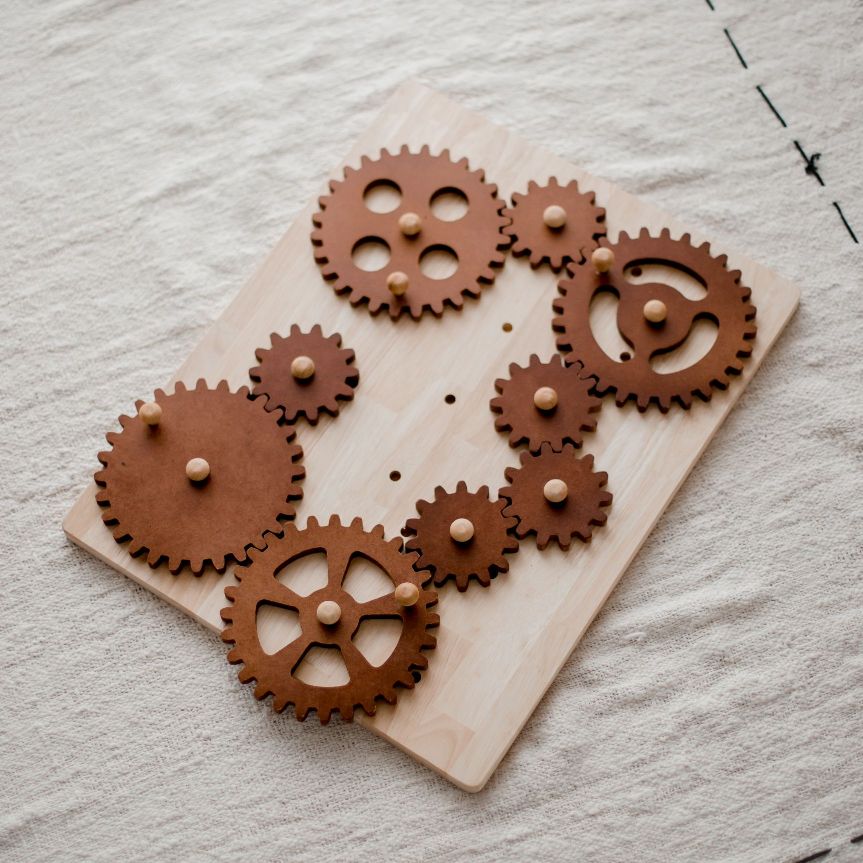 QToys - Cogwheel Construction Board - Wooden World